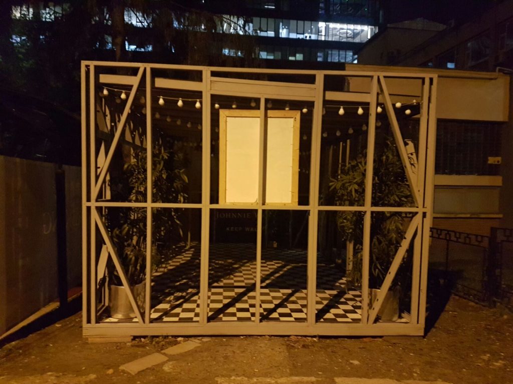 Prima structura metalica usoara loc pentru fumatori in Iasi - Case pe ...